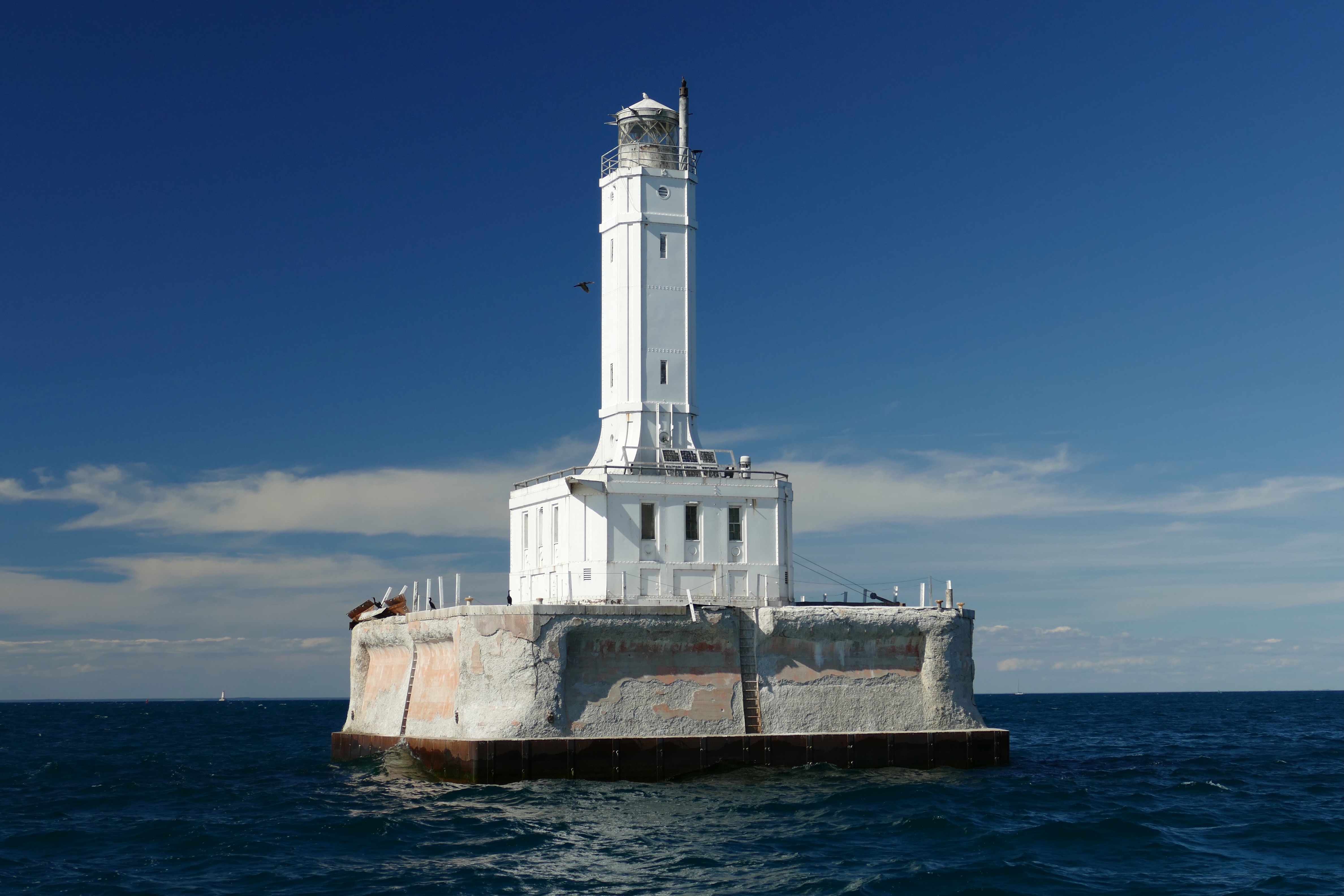 A Reef Light and a Shoal Light on Lake Michigan – Linda Osborne Cynowa